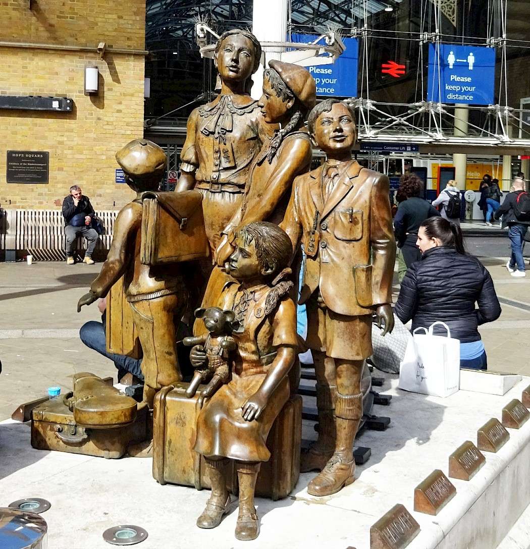 Kindertransport - Hope Square | Plaques of London